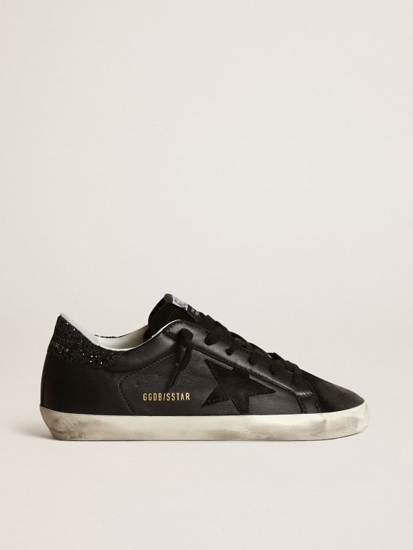 Super Star En Nappa Noir Avec étoile Noire Et Contrefort Pailleté Golden Goose