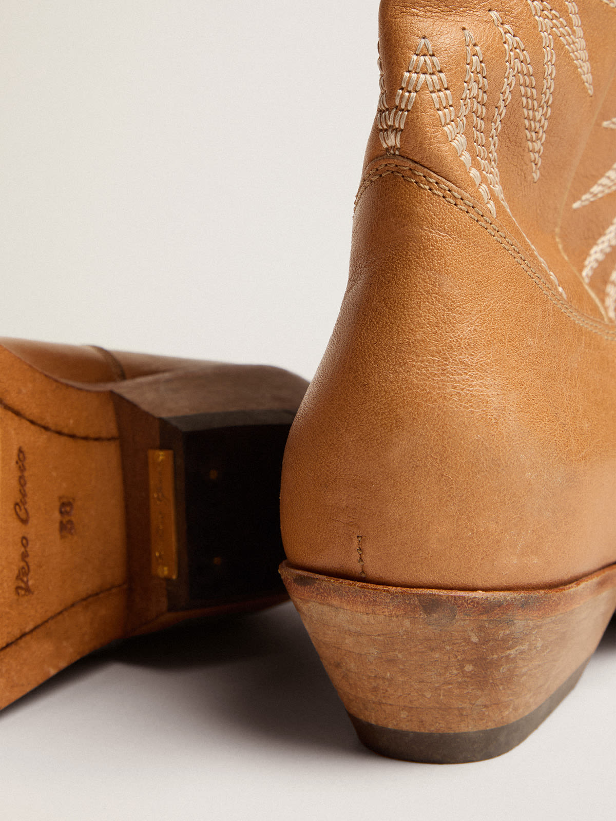 Low Wish Star boots in tobacco-colored leather with inlay star | Golden ...