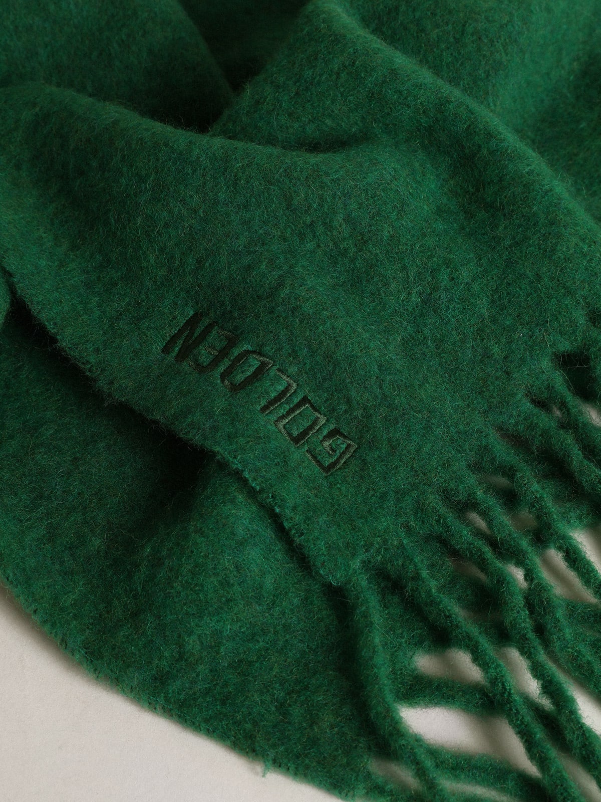 Dark green wool scarf with fringing and tone-on-tone ‘Golden’ lettering | Golden Goose