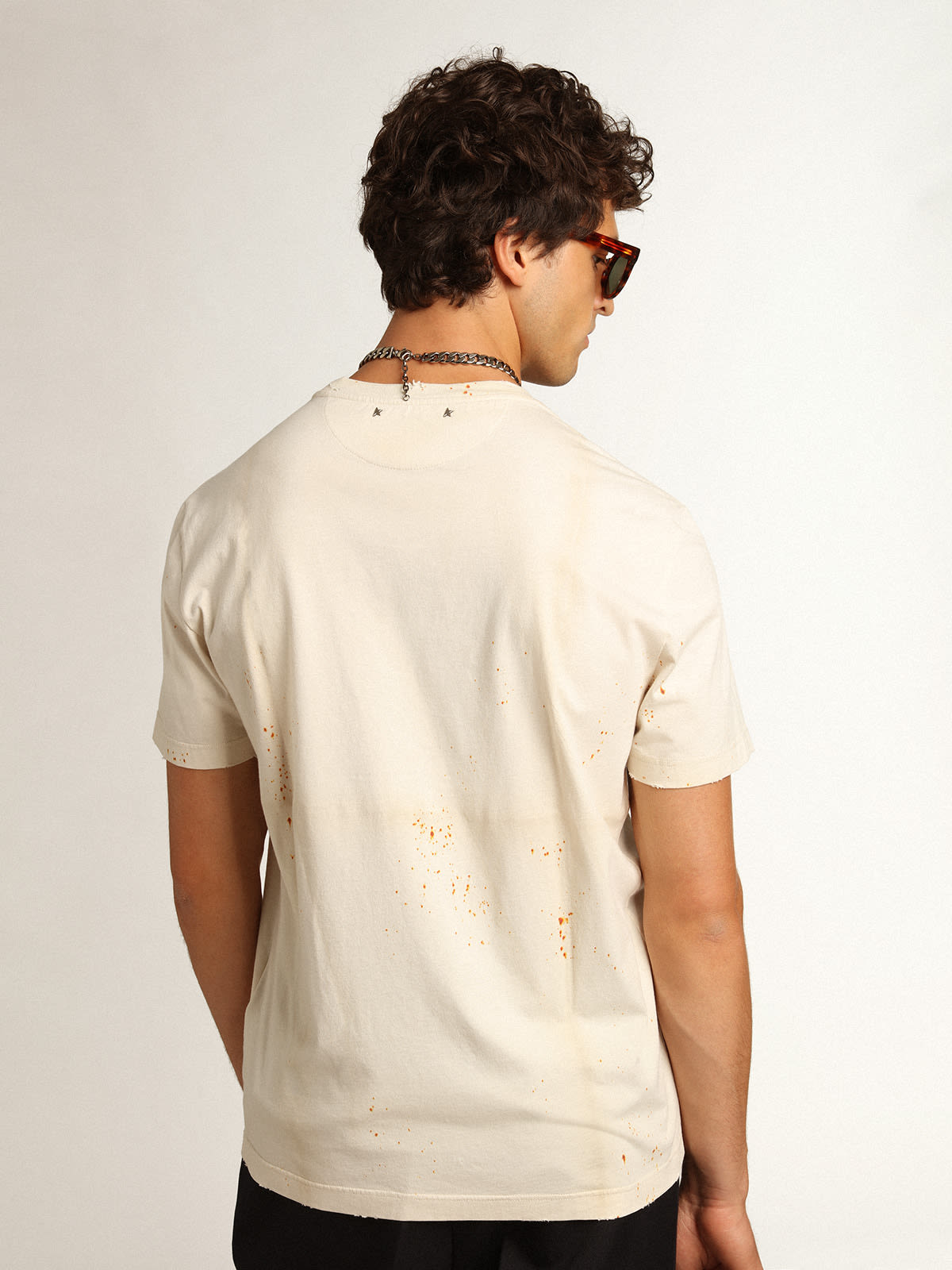 Men's bone white T-shirt with lettering and distressed details | Golden ...