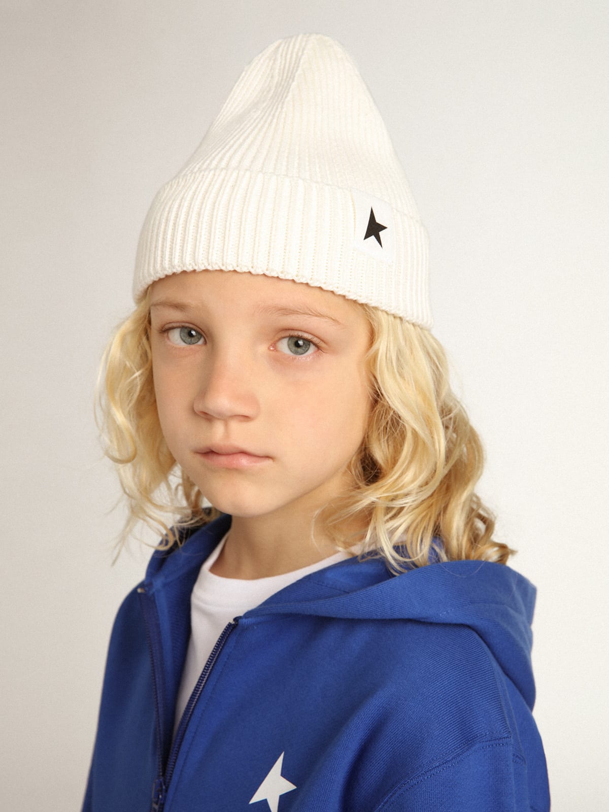 Off-white cotton beanie with contrasting black star | Golden Goose