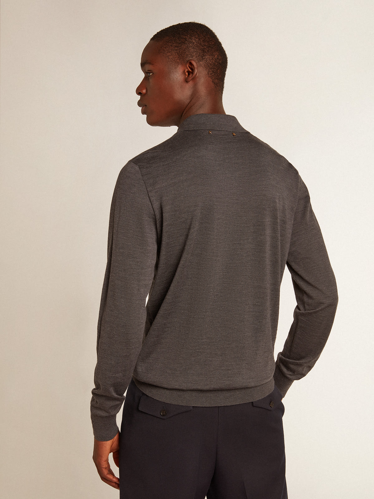 Men’s long-sleeved polo shirt in gray merino wool | Golden Goose