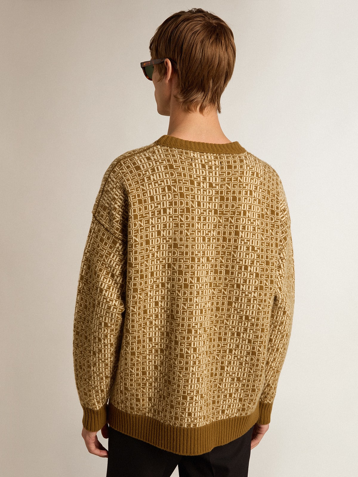 Round-neck sweater with olive-green jacquard lettering motif | Golden Goose