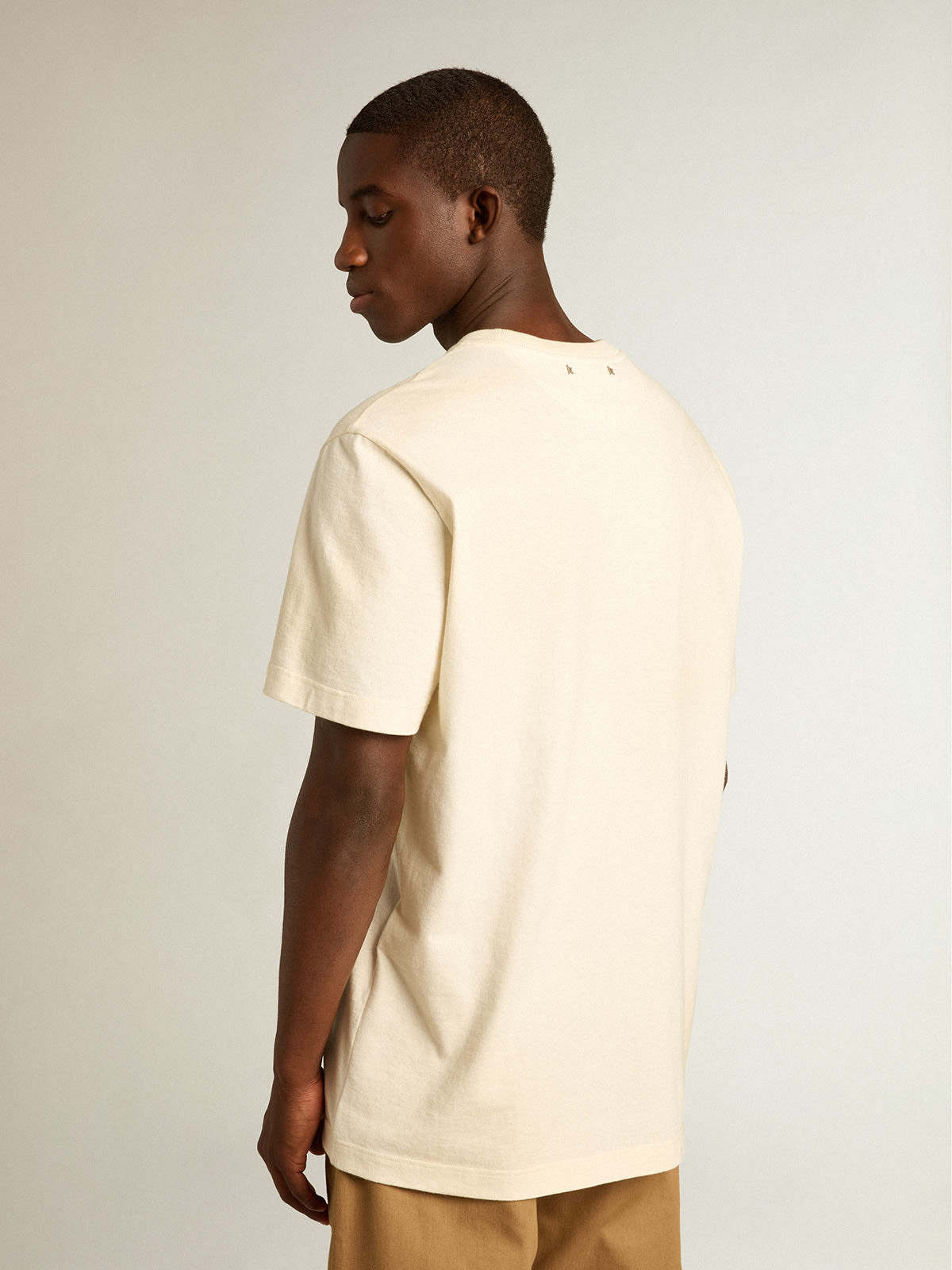 Men’s cotton T-shirt in aged white with faded lettering | Golden Goose